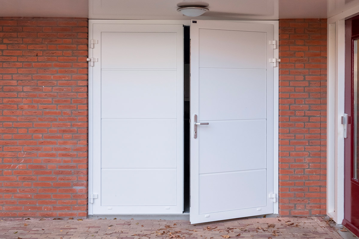 Project: Openslaande garagedeuren in Best | Ambassa